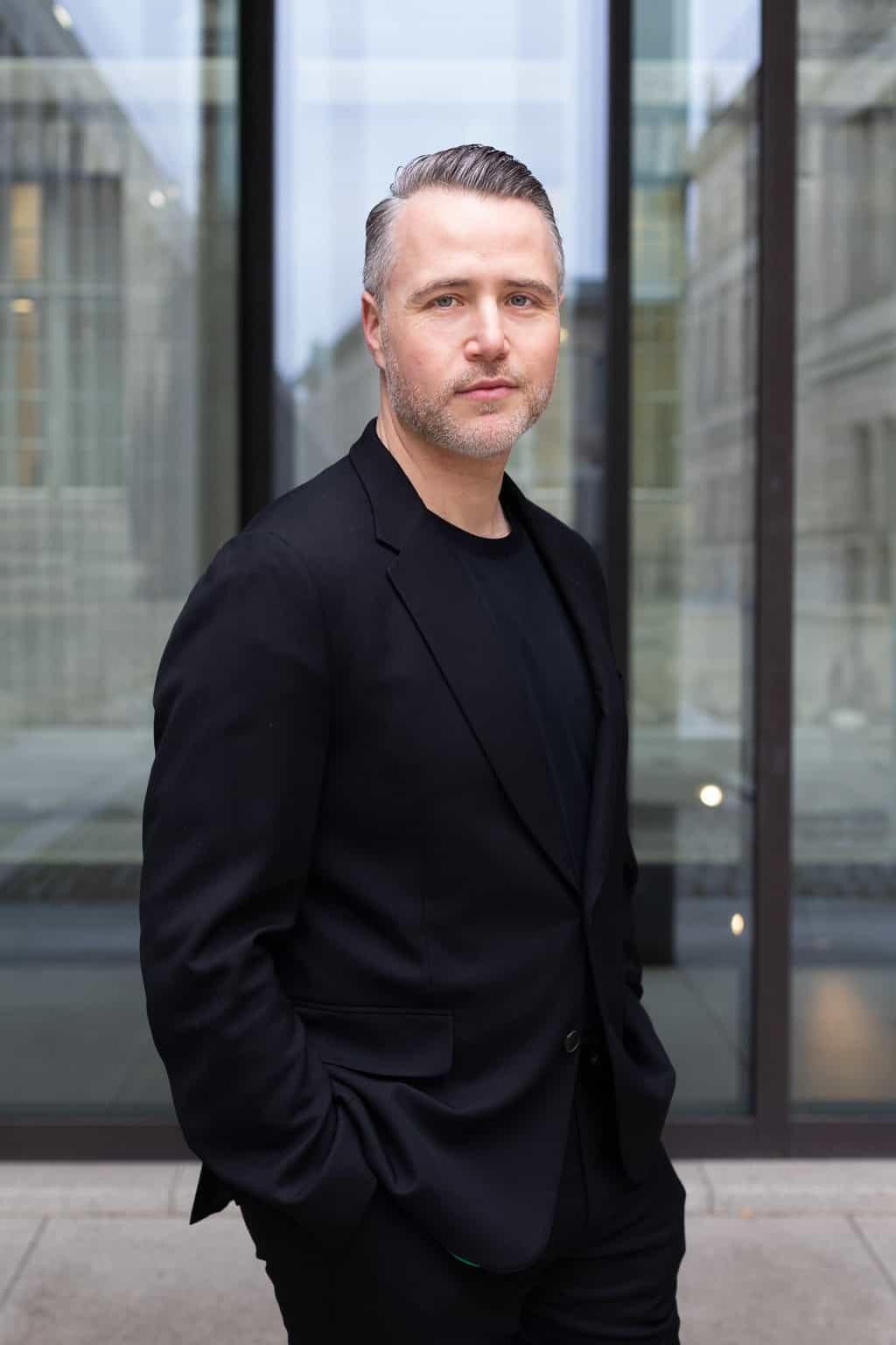 Simon Wallfisch | Weaver Artist Management